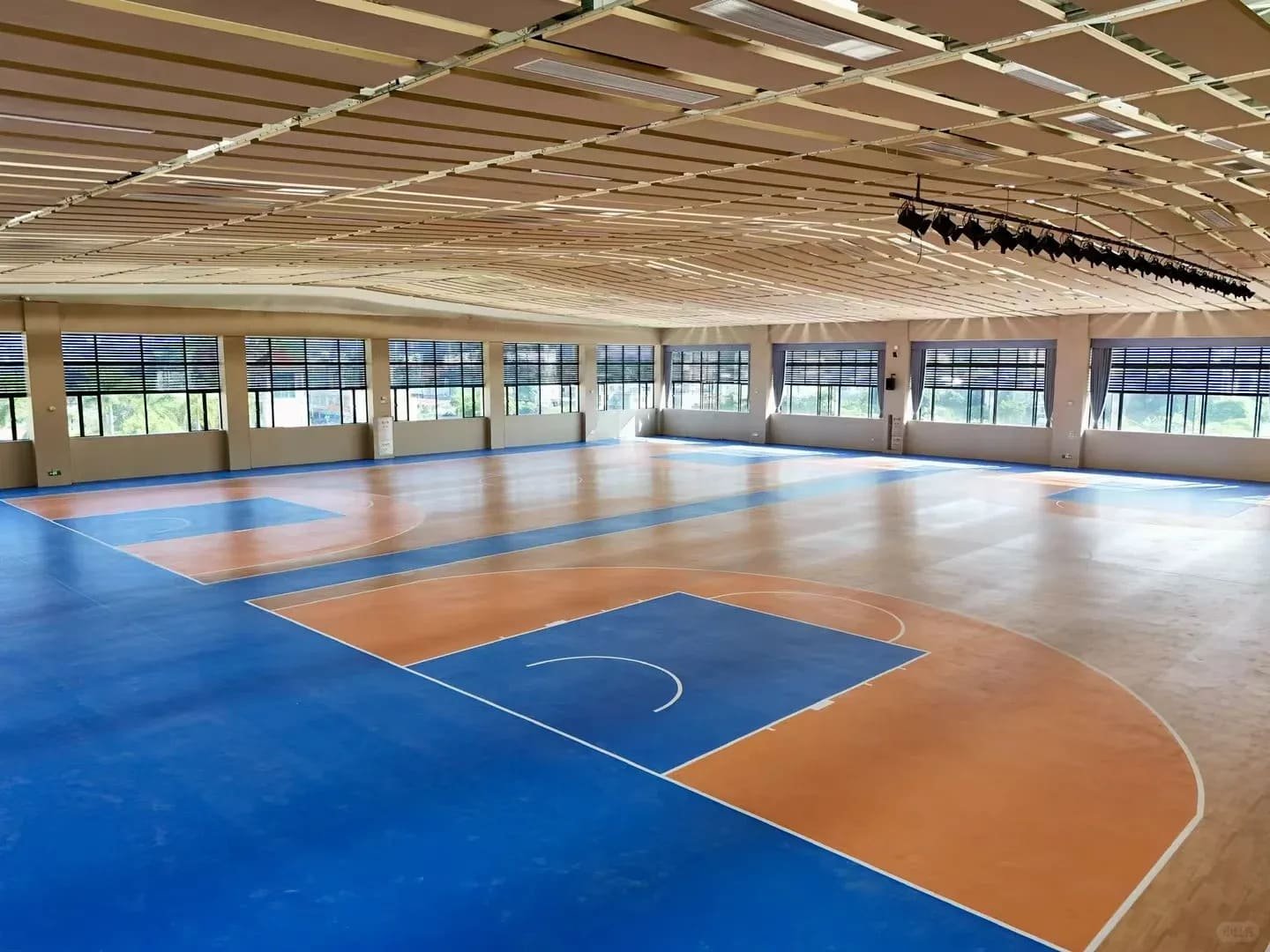 What kind of floor material is usually used for a basketball court - MF ...