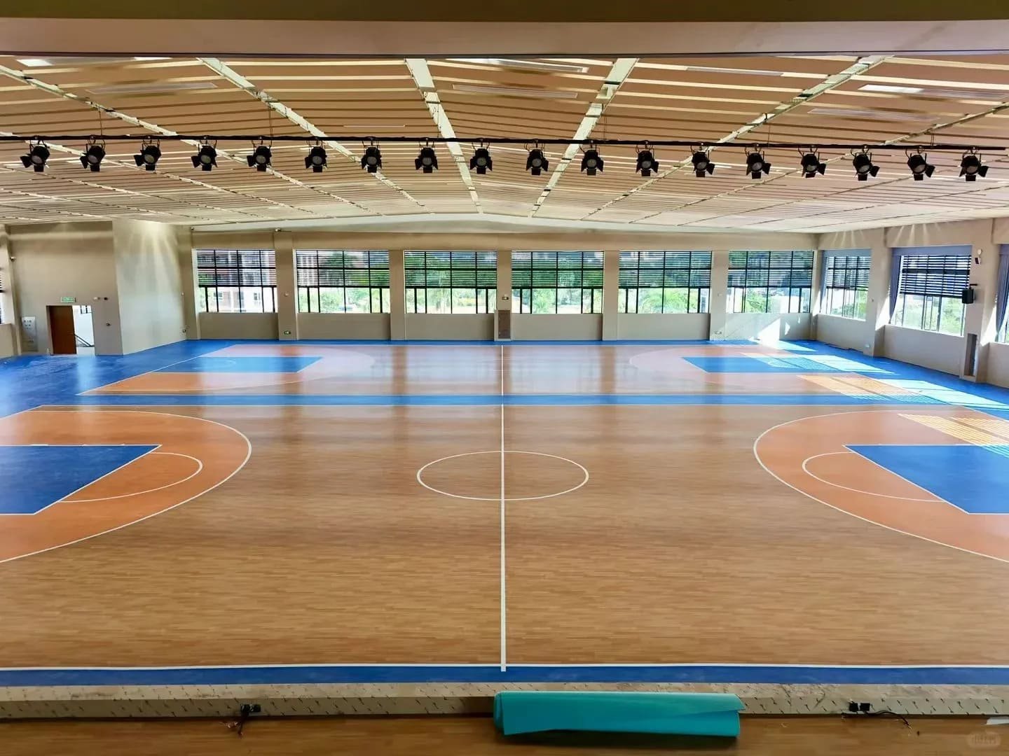 What kind of floor material is usually used for a basketball court - MF ...